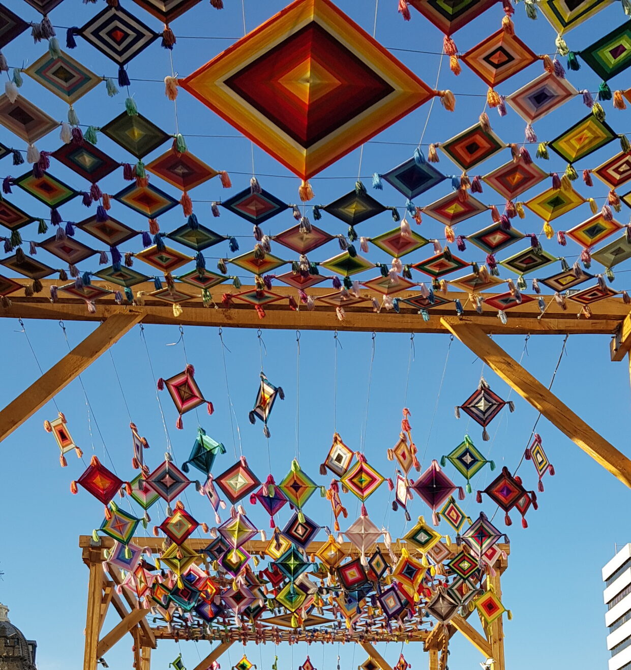 OJO DE DIOS HUICHOL » Símbolo de enlace con la energía del entorno