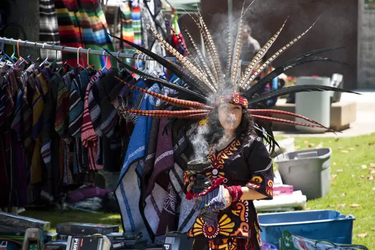 VESTIMENTAS AZTECAS » Función y estilo de sus coloridos atuendos